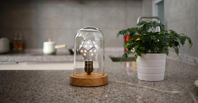 Bóng đèn mới tiết kiệm điện tới 80% so với đèn LED, ổ nào cũng cắm được ...