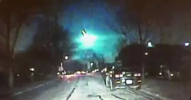 Cầu lửa chói xanh đi kèm tiếng nổ siêu thanh thắp sáng trời Mỹ - KhoaHoc.tv