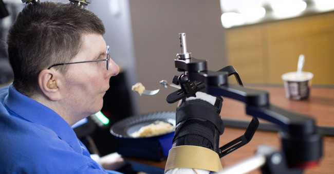 Có thể điều khiển chi bị liệt bằng suy nghĩ - KhoaHoc.tv