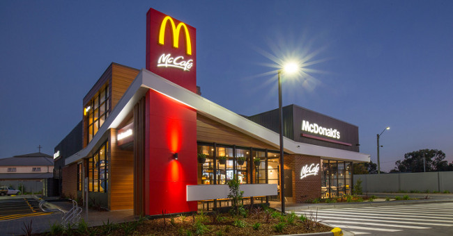 Đây là lý do có rất ít khách hàng say rượu "quậy" ở McDonald Úc ...