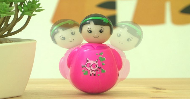 Dù nghiêng lắc thế nào nhưng lật đật không bao giờ bị ngã cả - lý do vì ...