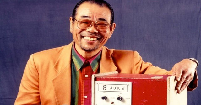 Cha đẻ của máy hát karaoke lại là người đánh trống mù nhạc lý, bỏ lỡ ...