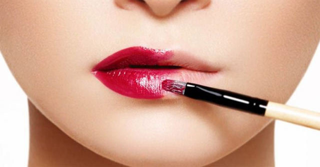 Thành phần hóa học của son môi: sáp, dầu, mỡ cừu, đun côn trùng trong ...