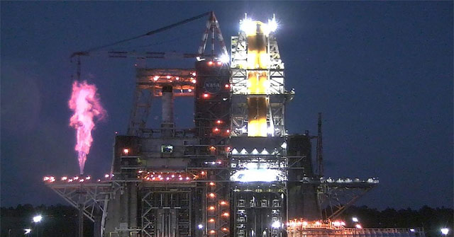 Động cơ "quái vật" của NASA trình làng thành công: Thế giới có tên lửa ...