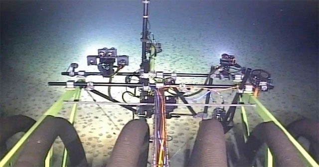 Robot đào mỏ 25 tấn mắc kẹt dưới đáy Thái Bình Dương - KhoaHoc.tv