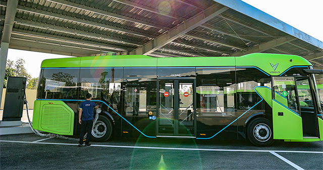 Toàn cảnh chiếc xe buýt điện đầu tiên tại Hà Nội sắp đi vào hoạt động ...