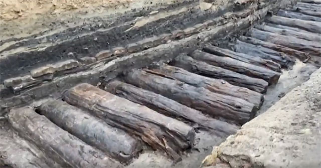 Công nhân Đức tình cờ khai quật được con đường gỗ 800 năm tuổi - KhoaHoc.tv