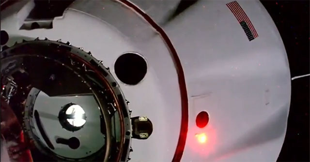 Tàu SpaceX chở phi hành gia Nga ghép nối thành công với trạm ISS ...