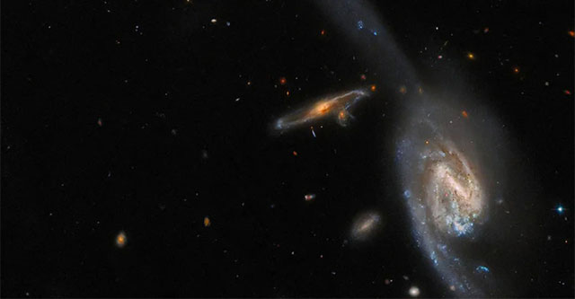 Kính Hubble chụp ảnh "cây cầu" nối hai thiên hà - KhoaHoc.tv