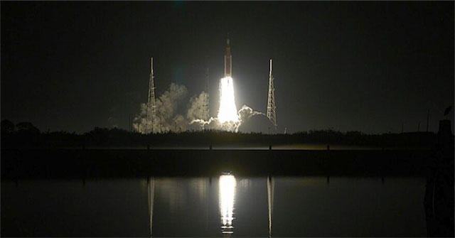 Tên lửa khổng lồ của NASA phóng lần đầu và có thể là lần cuối - KhoaHoc.tv