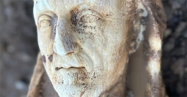 Phát hiện tượng Hercules cổ đại khi đang sửa ống nước ở Rome - KhoaHoc.tv