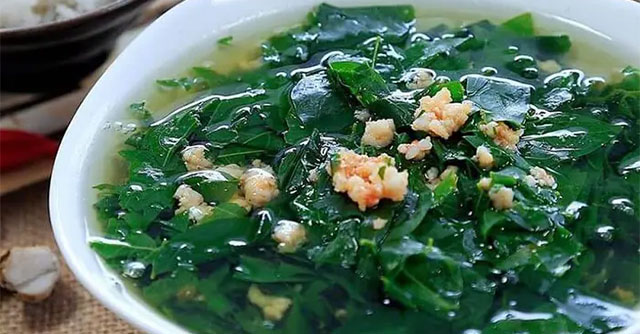 Vì sao cơm cữ cho bà đẻ không thể thiếu 2 món canh rau ngót và thịt nạc ...