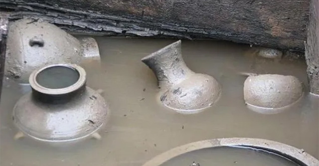 Cá trê "dẫn lối" tới mộ cổ 2.000 tuổi, càng vào bên trong càng bất ngờ ...