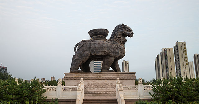 Sư tử sắt 32 tấn tồn tại hàng nghìn năm nhưng lại bị đổ vỡ do "sự bảo ...